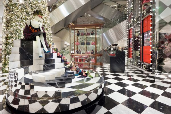 Gwyneth Paltrow unveiled the Prada Christmas 2013 window display at ...