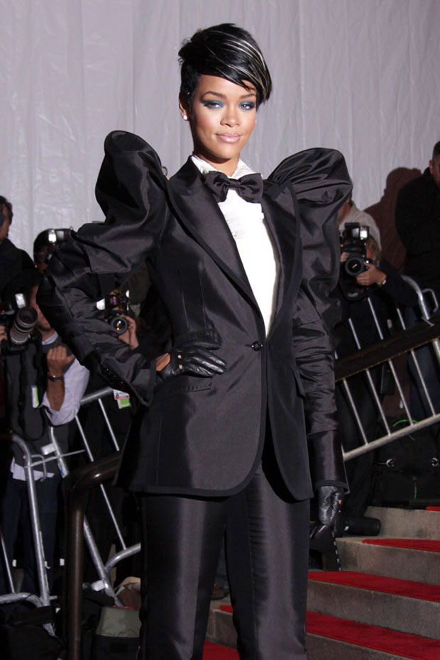 Decade of Rihanna Calls for TOP 10 RIHANNA FASHION MOMENTS