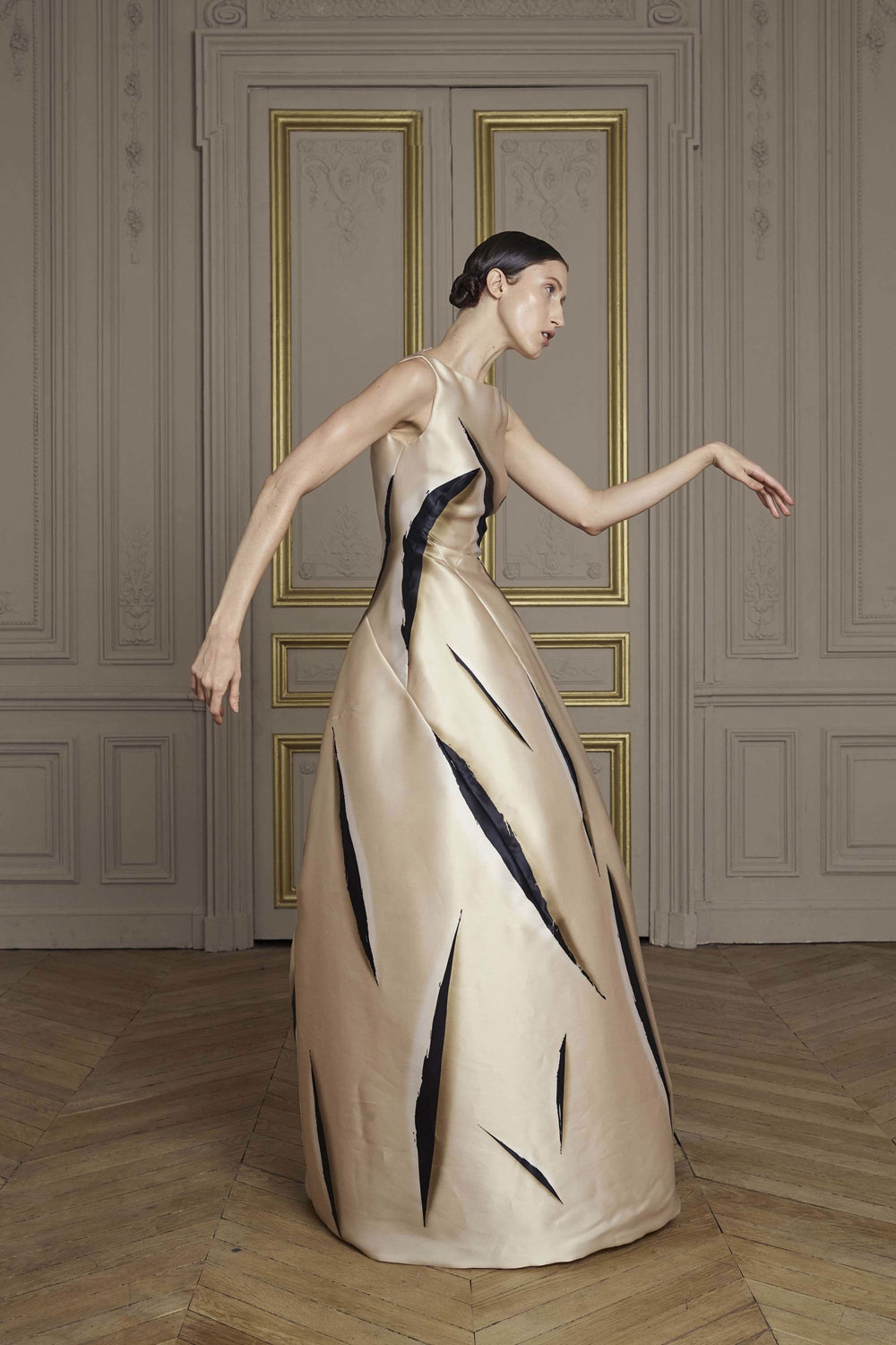 COUTURE FW16: REGAL LOOKS BY GILES DEACON