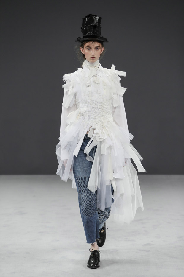 Viktor & Rolf Fall Winter 2016 Couture Collection