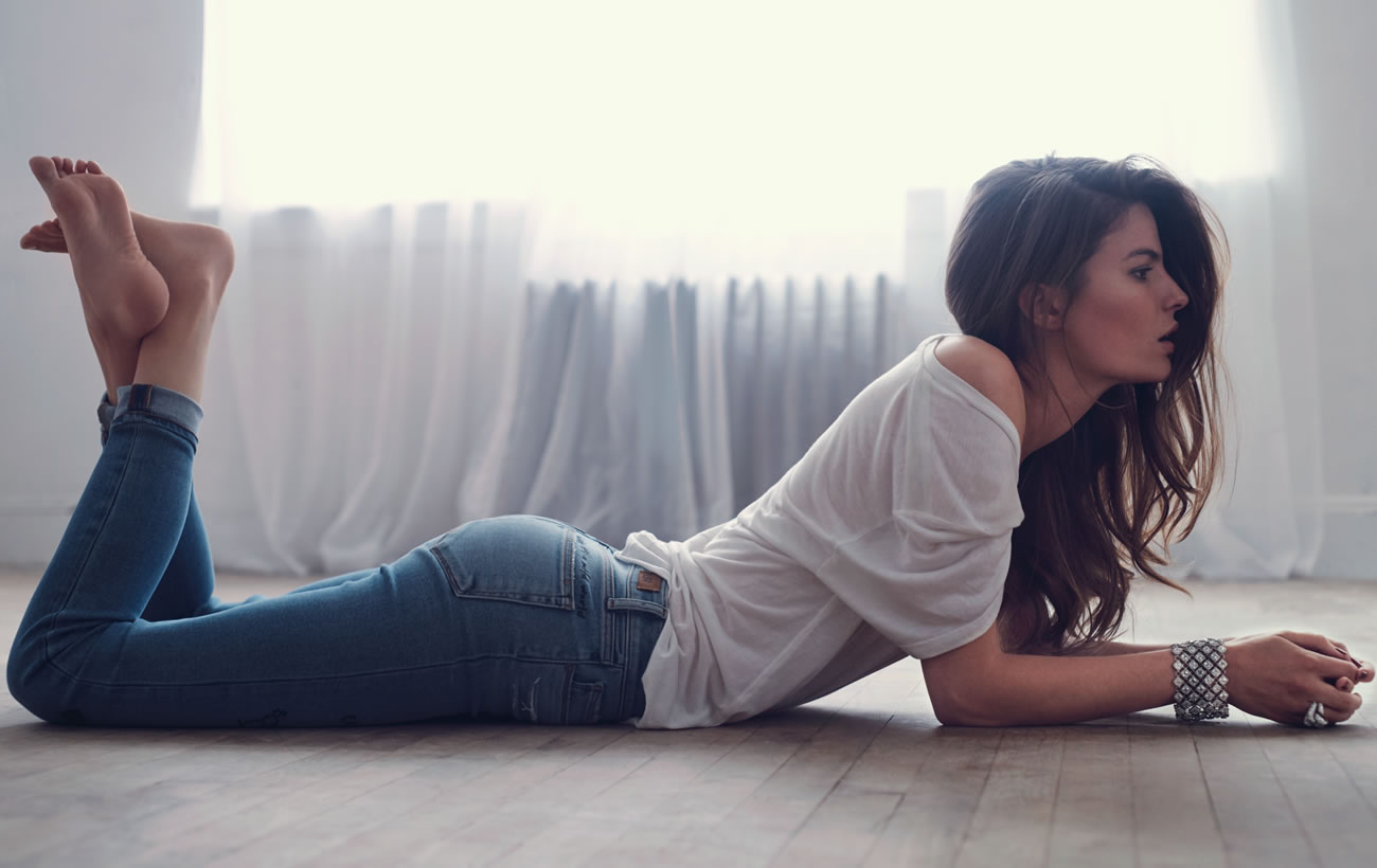 Supermodel Cameron Russell Goes Denim for VOGUE Cover Story