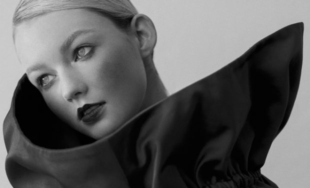 DESIGN SCENE STYLE: Daisy in Jakeyoung Shim Looks by Ryan Tandya