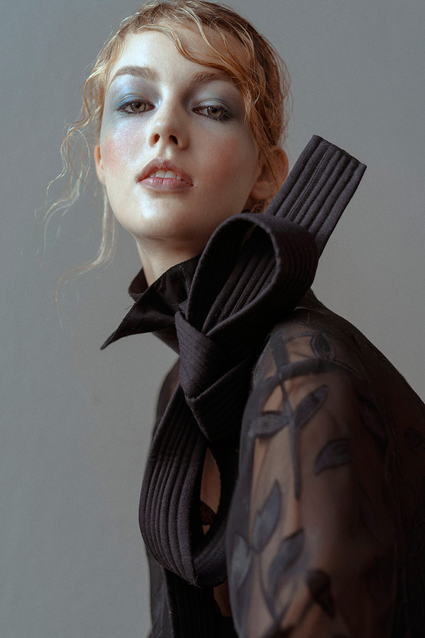 DESIGN SCENE STYLE: Daisy in Jakeyoung Shim Looks by Ryan Tandya