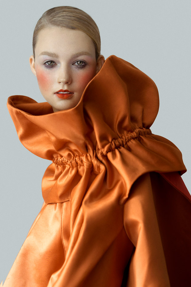 DESIGN SCENE STYLE: Daisy in Jakeyoung Shim Looks by Ryan Tandya