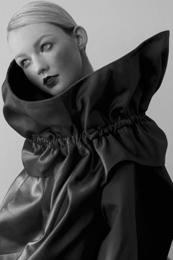 DESIGN SCENE STYLE: Daisy in Jakeyoung Shim Looks by Ryan Tandya