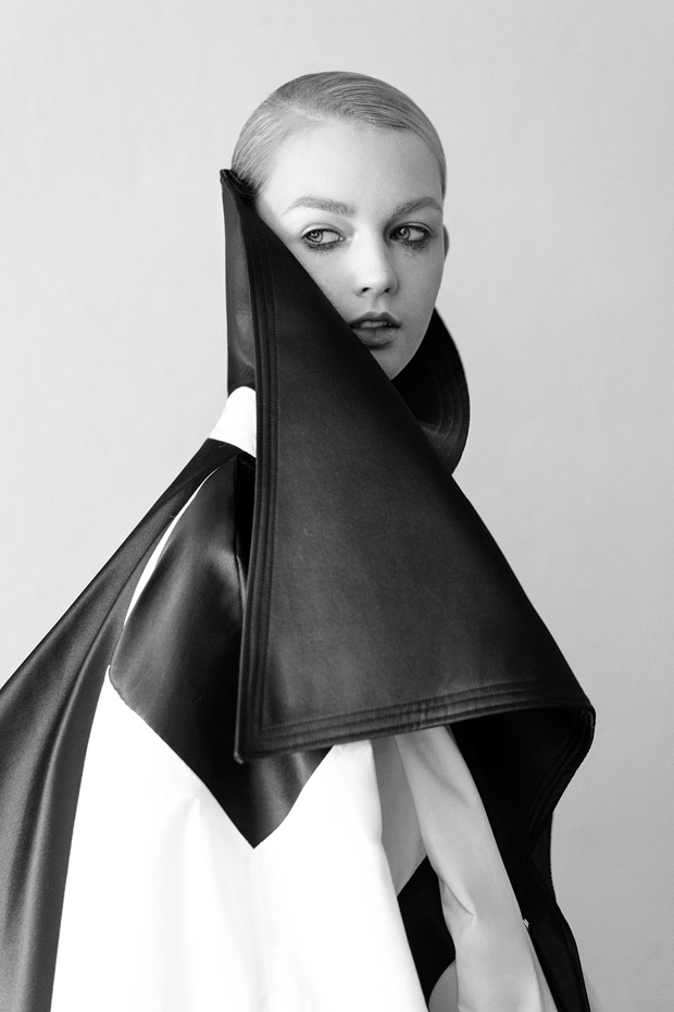 DESIGN SCENE STYLE: Daisy in Jakeyoung Shim Looks by Ryan Tandya