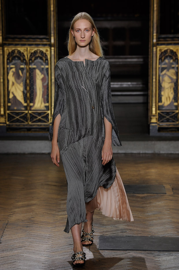 #LFW Sharon Wauchob Spring Summer 2017 Womenswear Collection