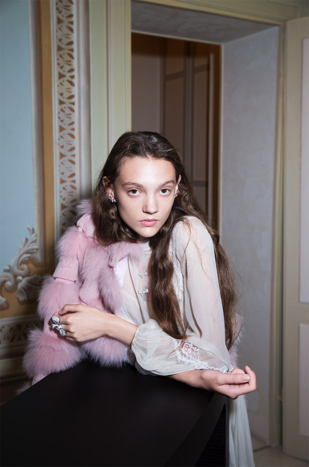 Liz Barker Models Damiani Jewelry for Elle Japan November 2016 Issue