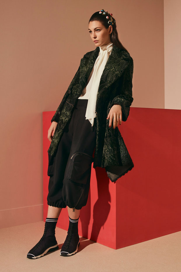 Discover FENDI Pre Fall 2017 Collection