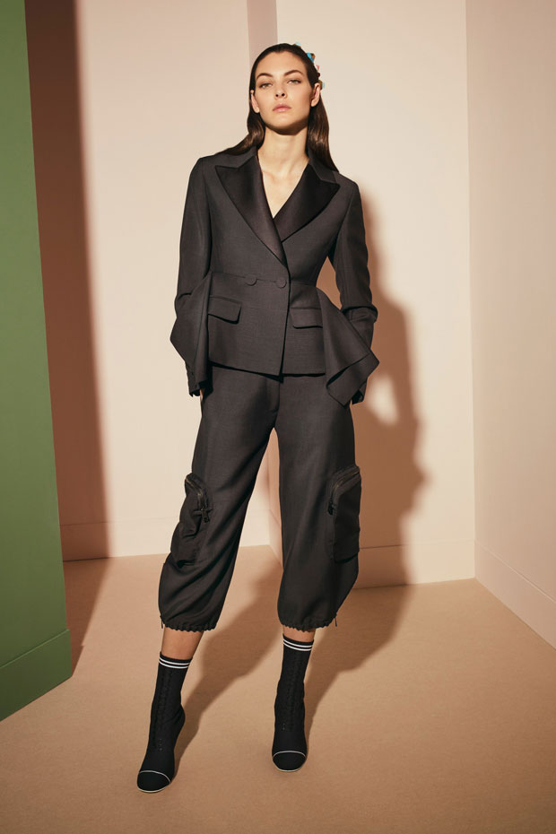Discover FENDI Pre Fall 2017 Collection
