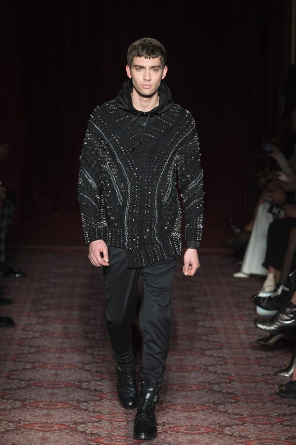 #LFW JULIEN MACDONALD Autumn Winter 2017 Collection
