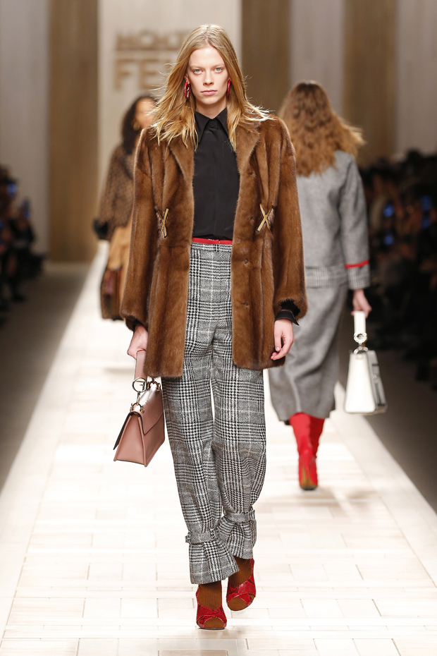 MFW: FENDI Fall Winter 2017.18 Women’s Collection