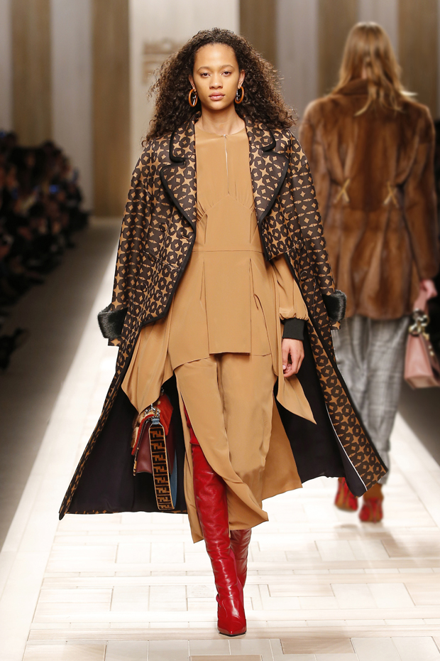 MFW: FENDI Fall Winter 2017.18 Women’s Collection