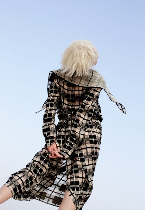 DESIGN SCENE STYLE: Black and White Sea by Maria Eriksson