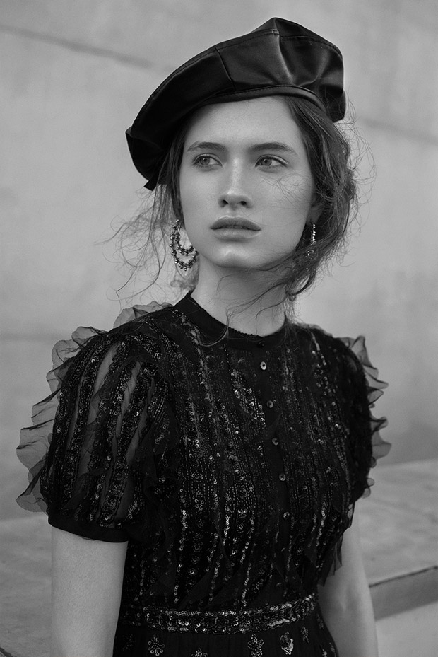 DESIGN SCENE STYLE: Juli Poses for Dominik Wiecek