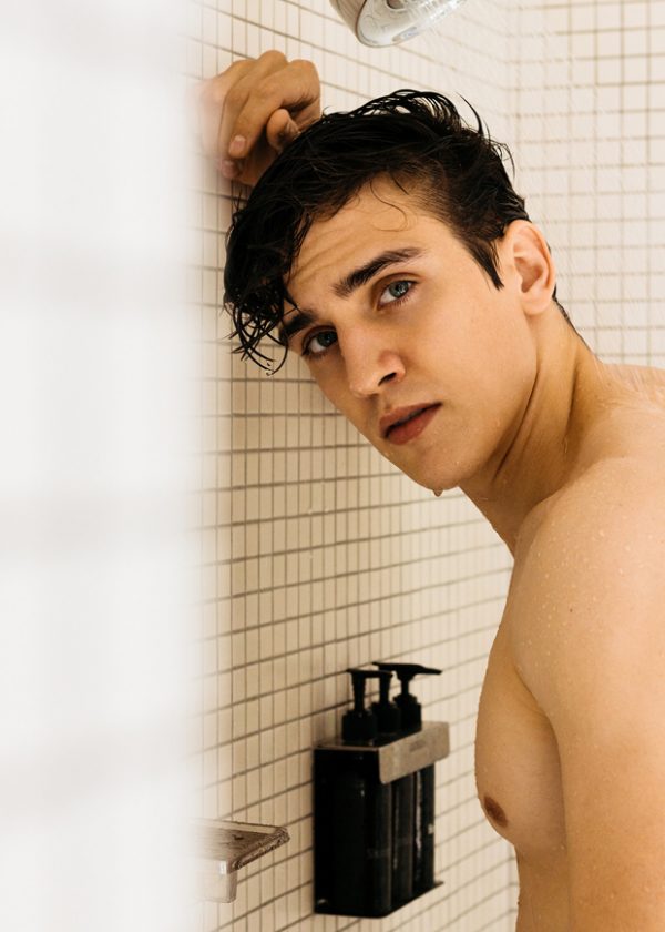 5 Common Men’s Makeup Mistakes that Actually Age Men