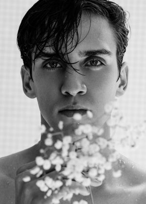 5 Common Men’s Makeup Mistakes that Actually Age Men