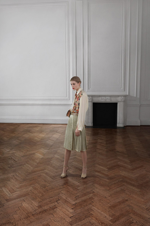 LOOKBOOK: BURBERRY Pre-Fall 2019 Womenswear Collection
