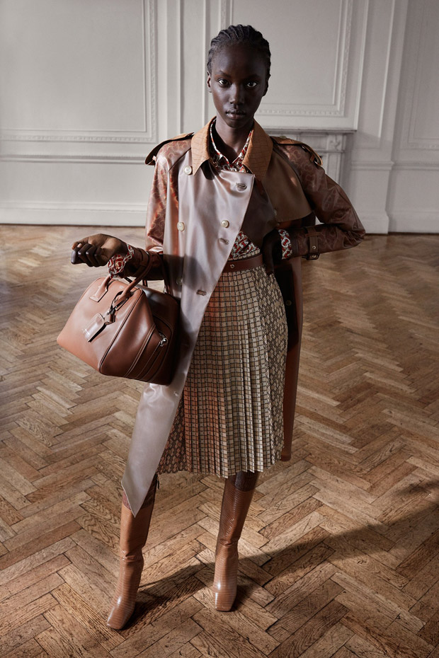 LOOKBOOK: BURBERRY Pre-Fall 2019 Womenswear Collection