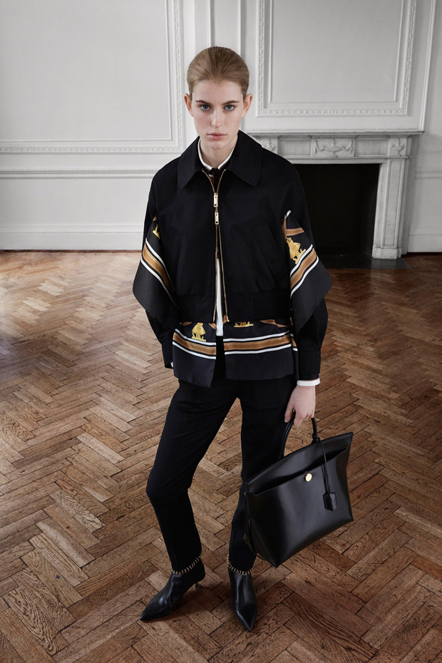LOOKBOOK: BURBERRY Pre-Fall 2019 Womenswear Collection