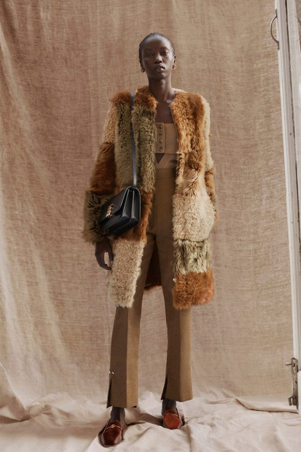 LOOKBOOK: BURBERRY Pre-Fall 2019 Womenswear Collection