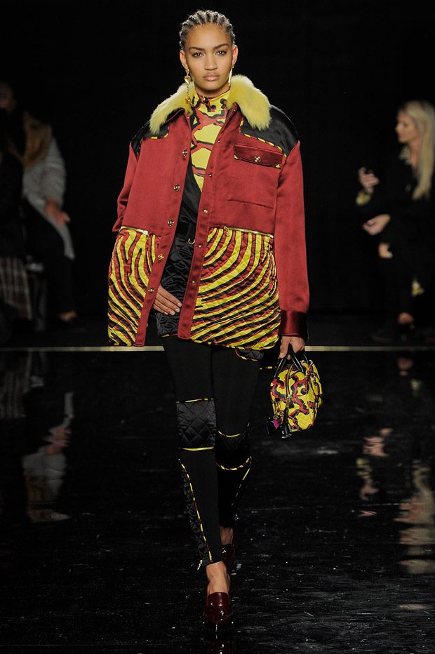 DISCOVER VERSACE PRE-FALL 2019 COLLECTION