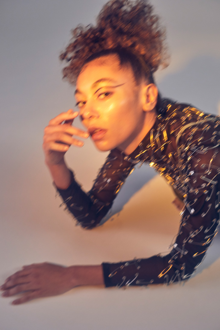 DESIGN SCENE STYLE: Sparkle Motion by Viviane Black - Design Scene