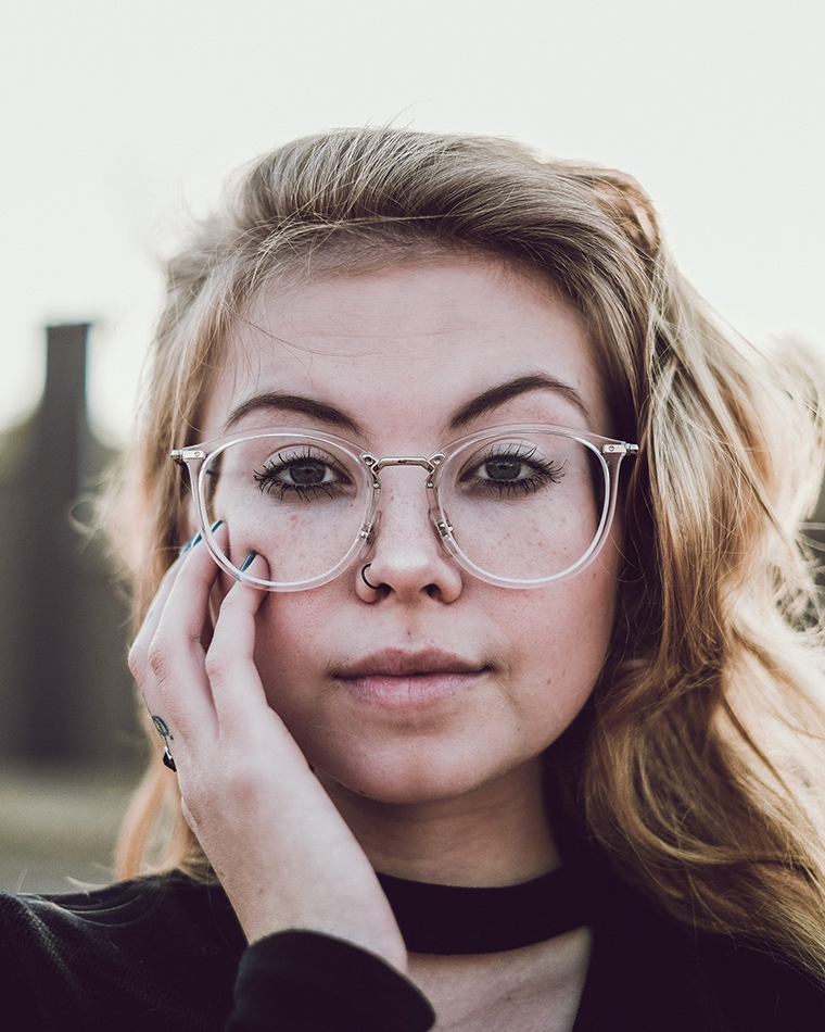 Wear Those Clear Round Glasses With Style! - Design Scene