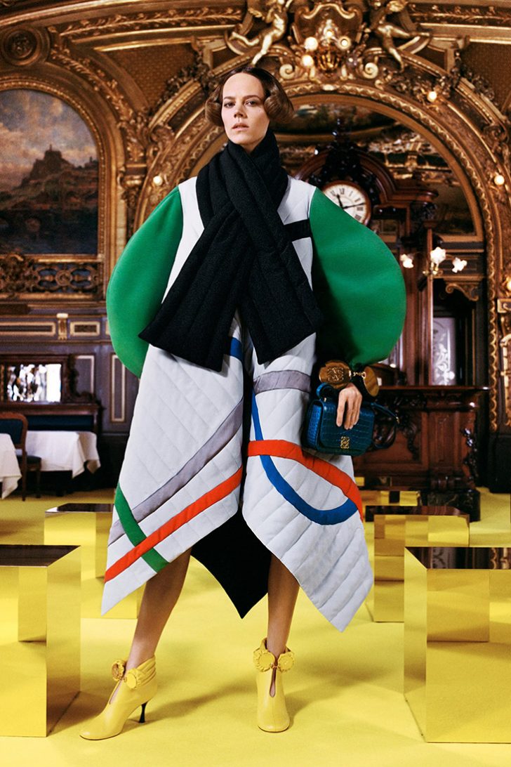 PFW: LOEWE Fall Winter 2021.22 Womenswear Collection