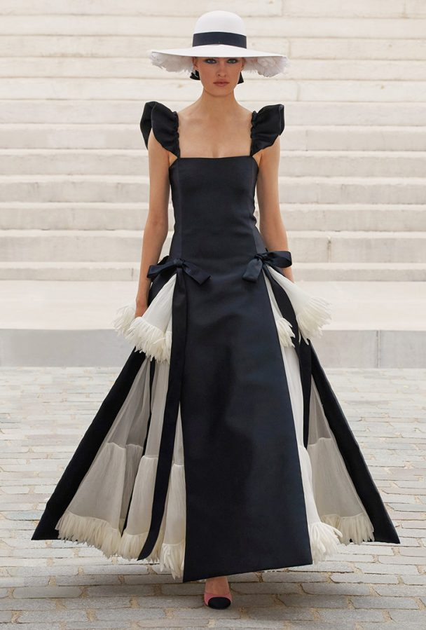 Discover CHANEL Fall Winter 2021.22 Haute Couture Collection