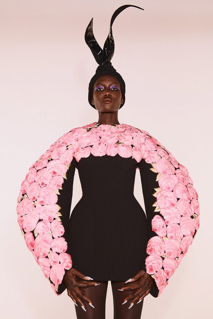 Discover SCHIAPARELLI Haute Couture Fall Winter 2021 Collection