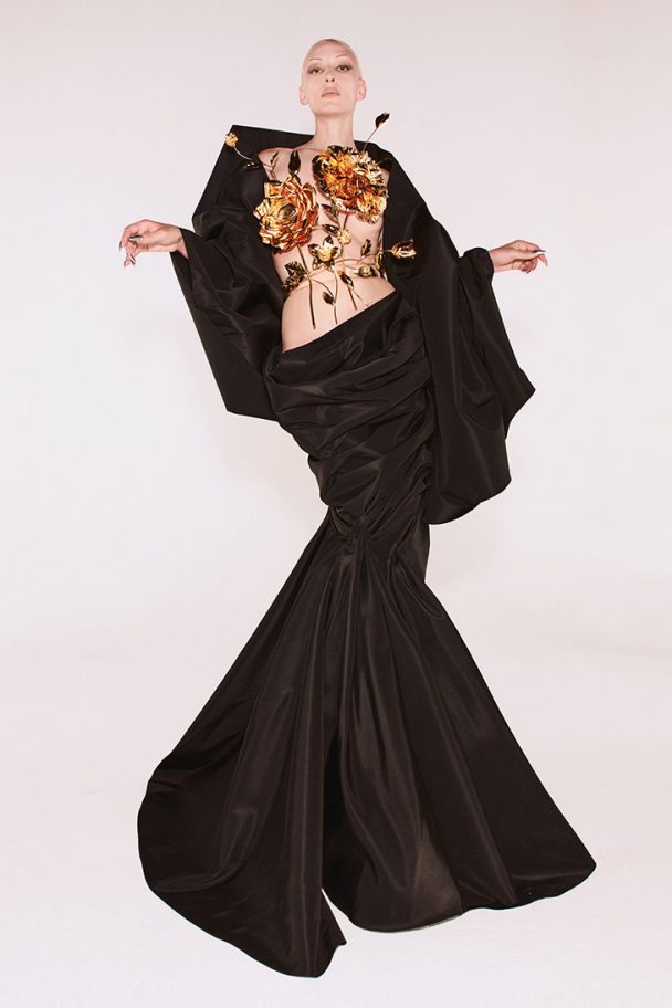 Discover SCHIAPARELLI Haute Couture Fall Winter 2021 Collection