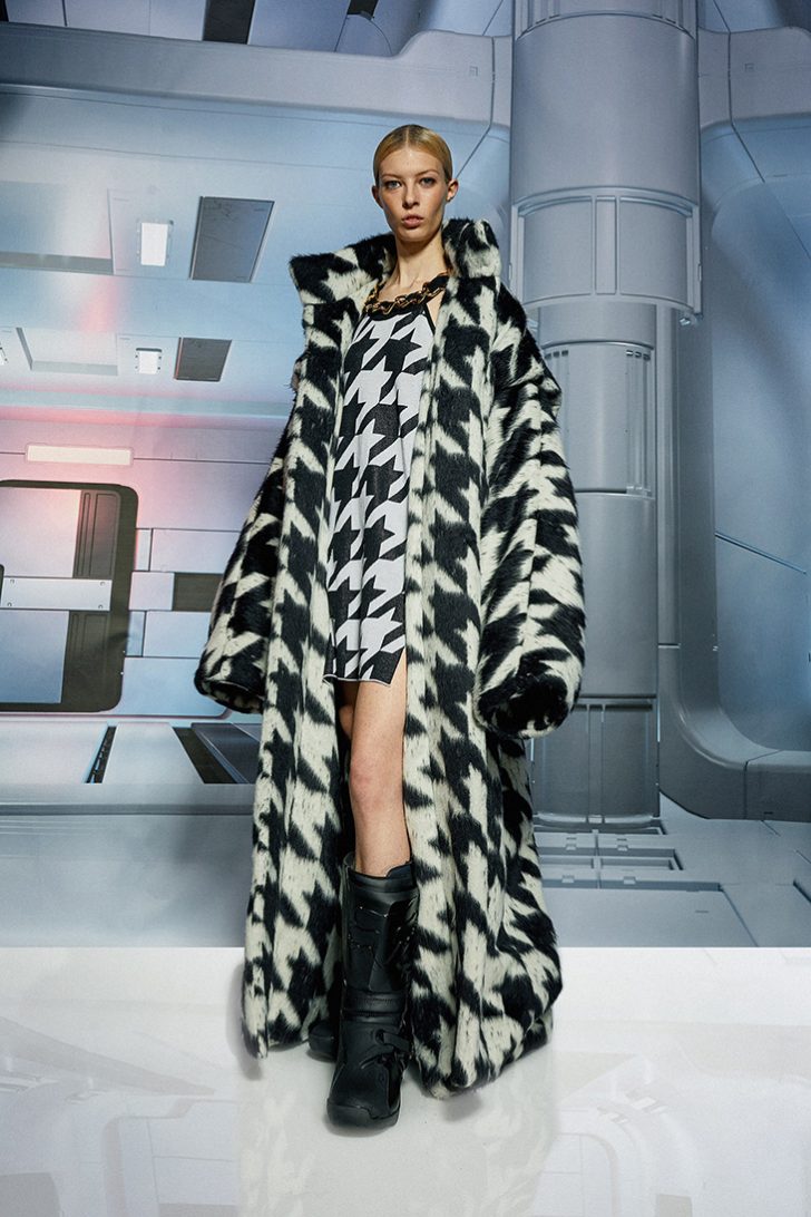 BALMAIN Brings Grunge With Pre-Fall 2022 Collection - DSCENE