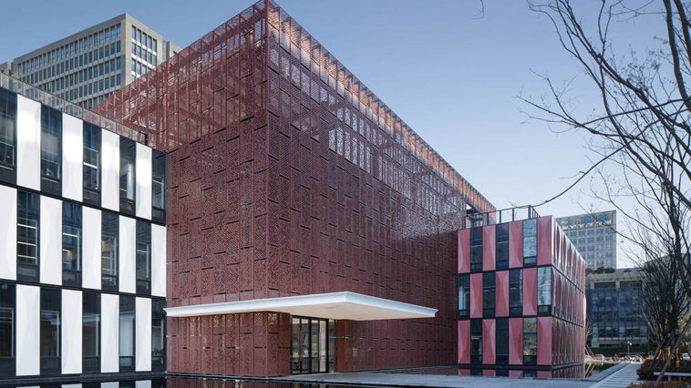 Designer: Philippe Starck - Design Scene