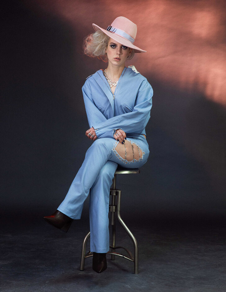 DSCENE Interview with Black Honey's Frontwoman IZZY BEE PHILLIPS