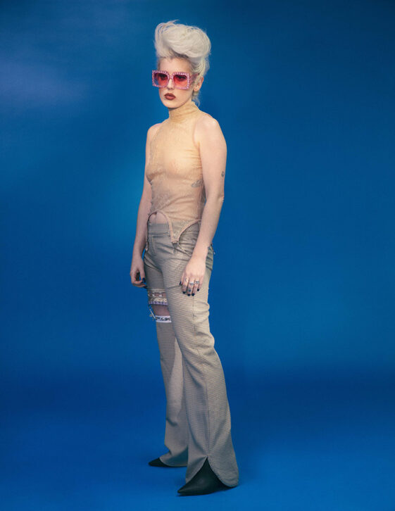 DSCENE Interview with Black Honey's Frontwoman IZZY BEE PHILLIPS