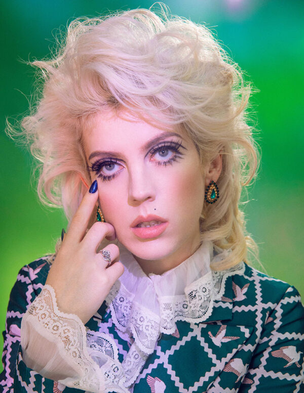 DSCENE Interview with Black Honey's Frontwoman IZZY BEE PHILLIPS