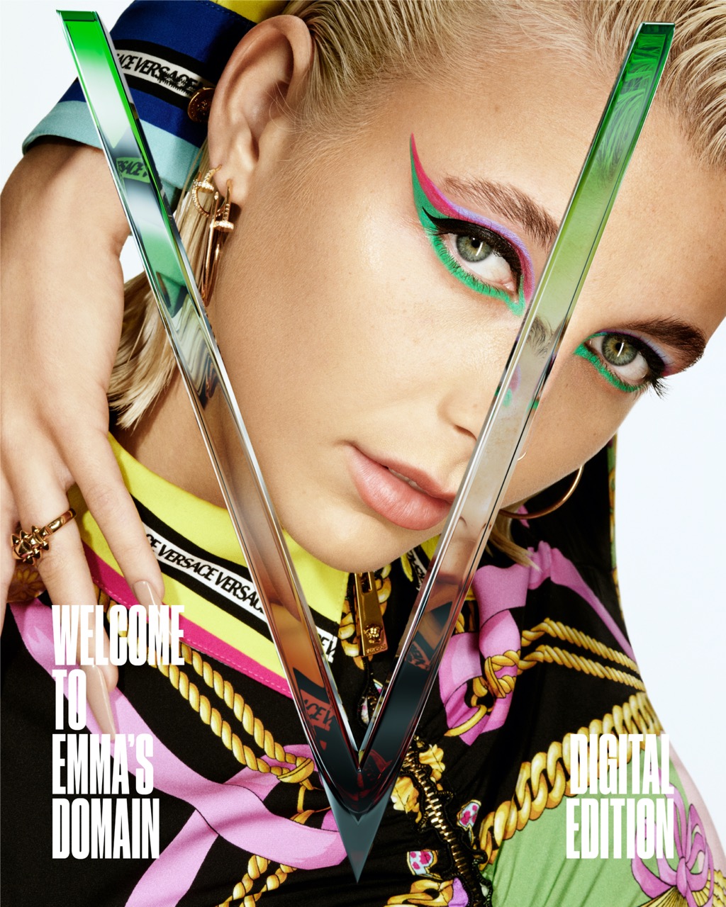 Emma Chamberlain Covers V Magazine 137 Fall Preview 2022 Issue - DSCENE