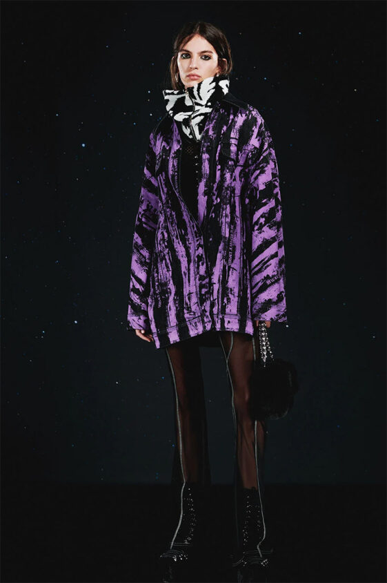 Discover VERSACE JEANS COUTURE Fall Winter 2022 Collection