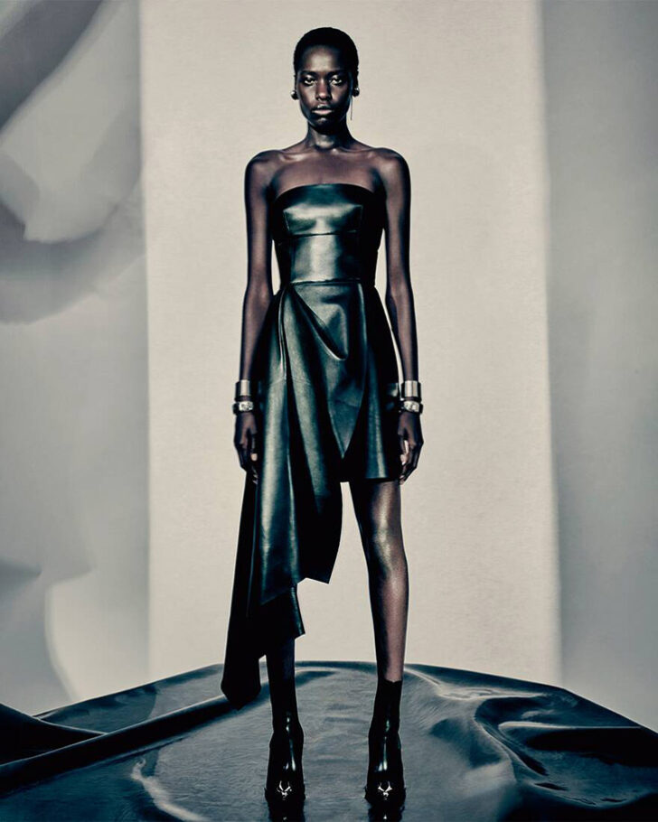 Discover ALEXANDER MCQUEEN Fall Winter 2022.23 Collection