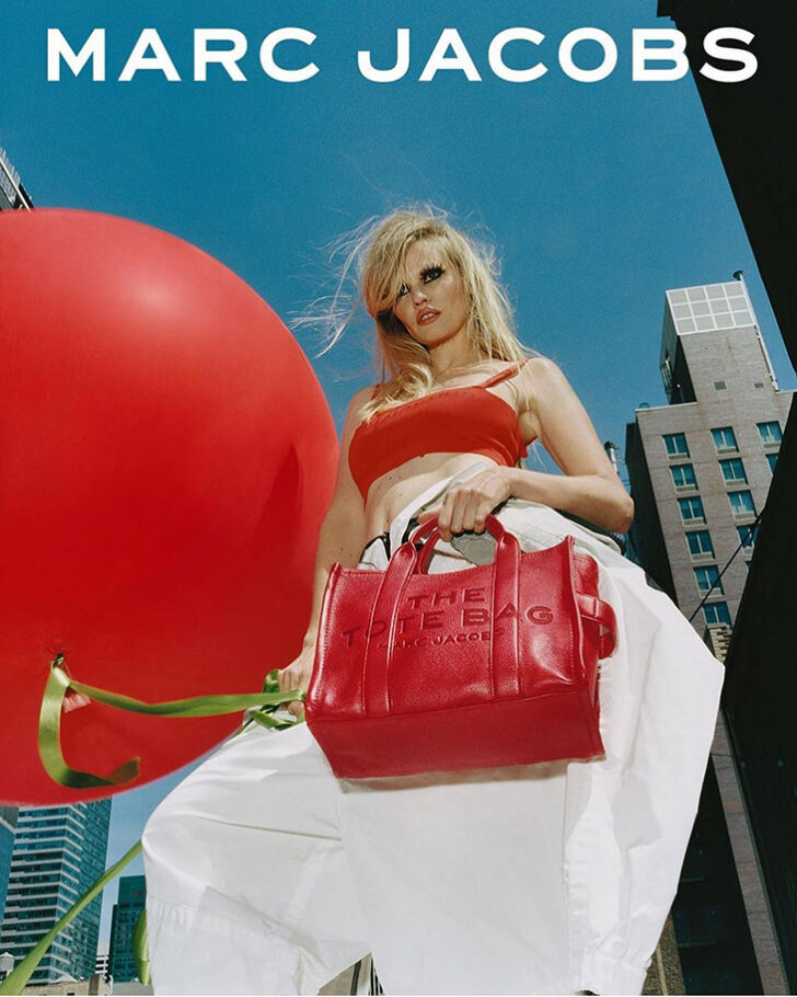 Lara Stone Models Marc Jacobs Fall Winter 2022 Handbags