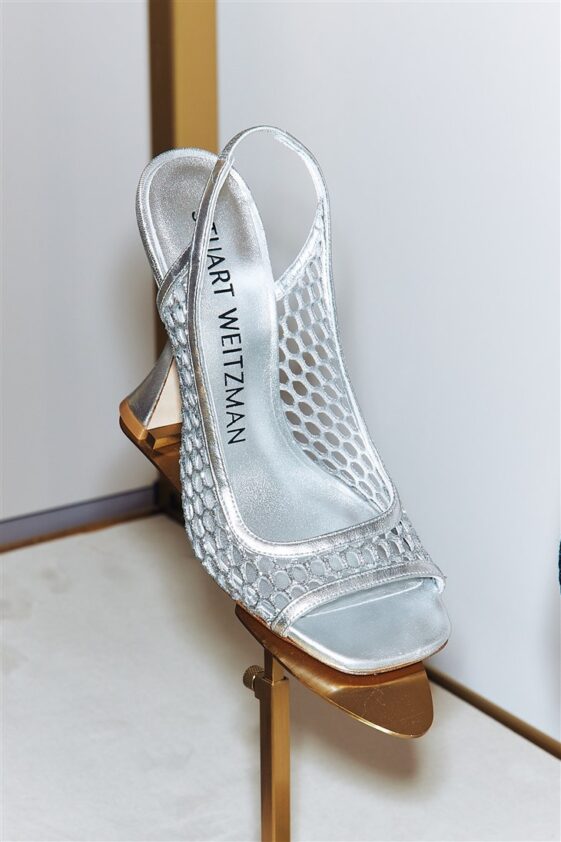 MFW: STUART WEITZMAN Spring Summer 2023 Collection - DSCENE
