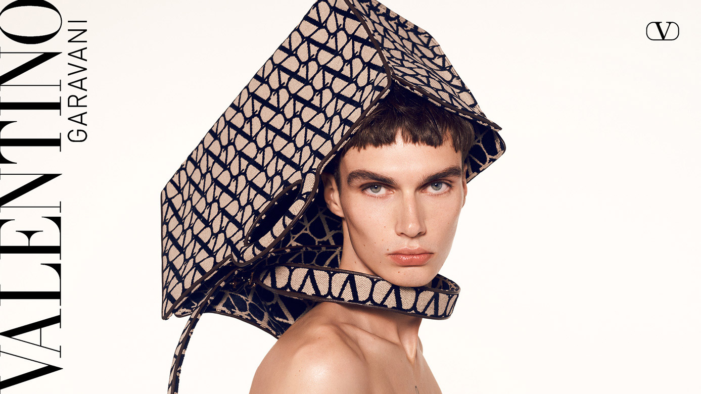 Discover VALENTINO Toile Iconographe 2022 Collection