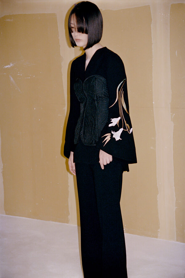 Discover MAME KUROGOUCHI Pre-Fall 2023 Collection