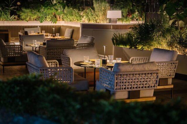 How to Design a Trendy New Bar that Attracts Attention