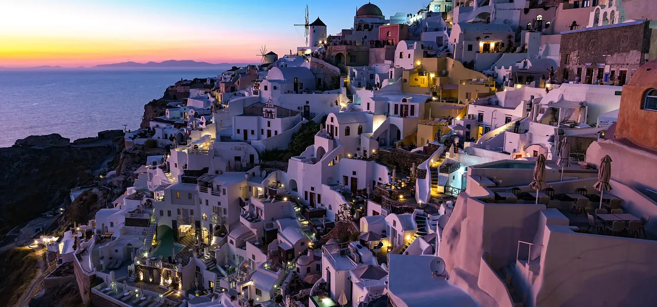 How to Enjoy Greece’s Vibrant Nightlife on Your Trip