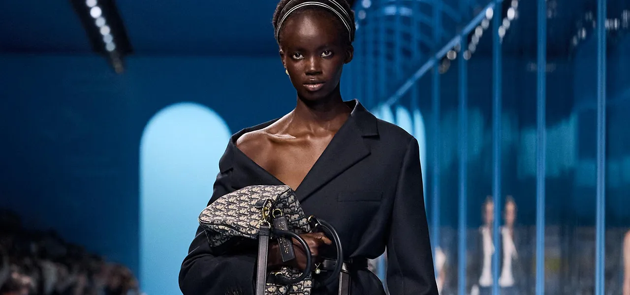 Tailored Impact: Women's Statement Suits for 2025